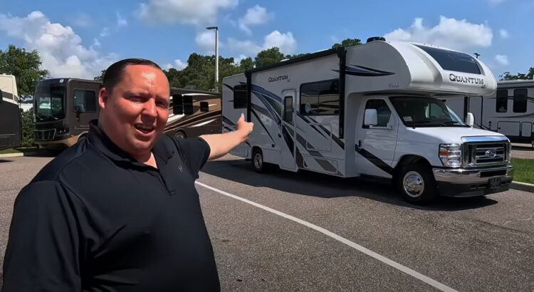 The Thor Quantum LC-28 Class C Motorhome is Perfect for Touring ...